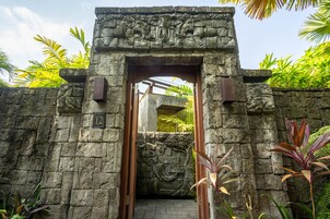 River Private Pool Villa (Free entrance to Bali Zoo) | Roupa de alta qualidade, minibar, cofre no quarto, secretária 