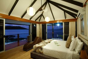 Villa de Luxo, banheira de hidromassagem, em frente à praia | Minibar, cofre no quarto, Wi-fi, roupa de cama fornecida