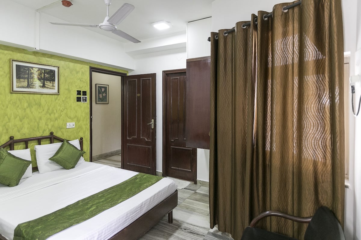 Quarto standard, 1 cama Queen | Frigobar, Wi-Fi de cortesia