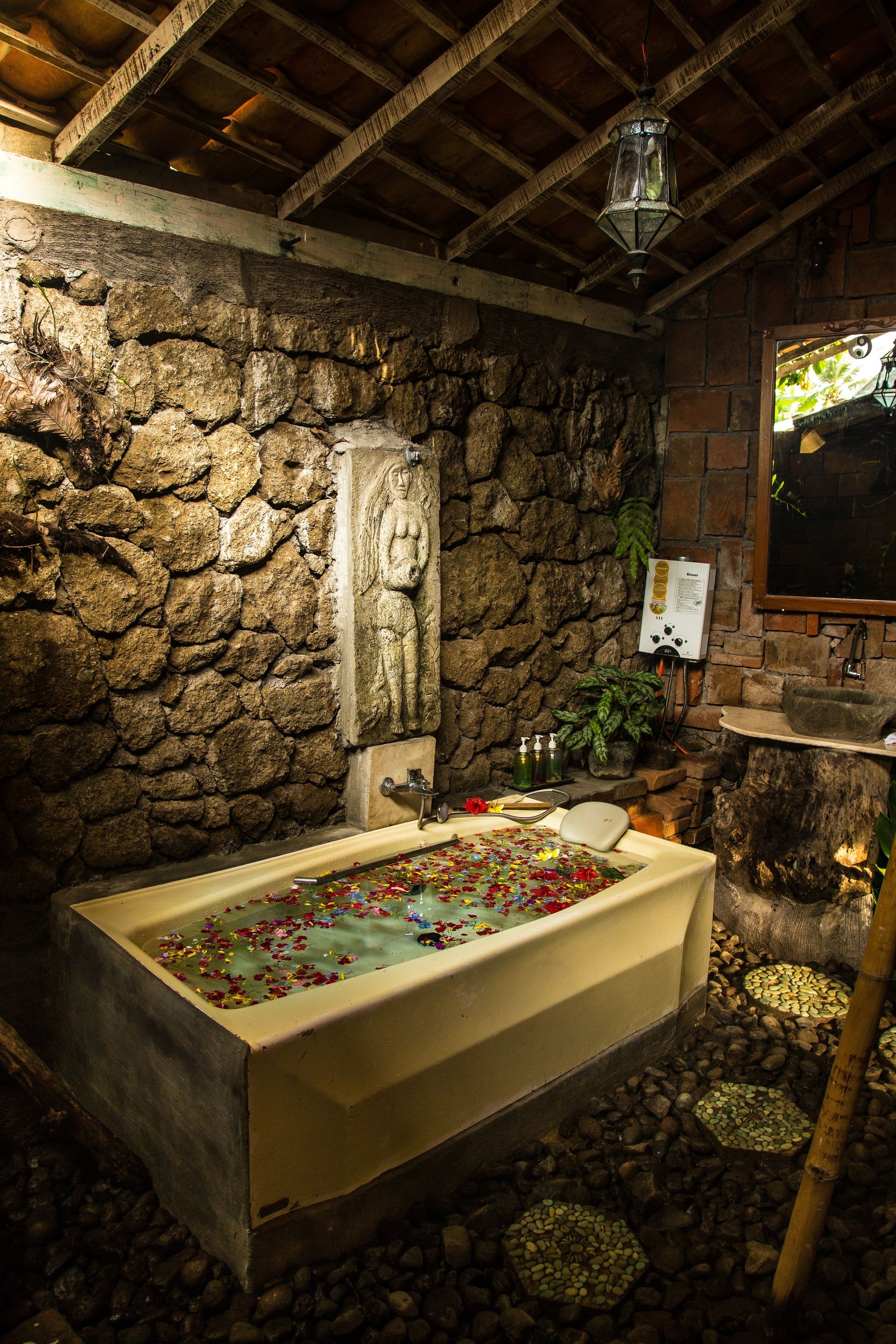 Tratamentos corporais, massagens de pedras quentes 