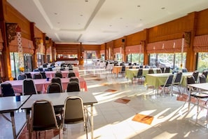 Café da manhã, almoço e jantar