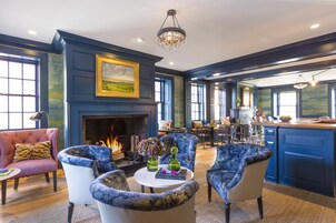 Área de estar no saguão