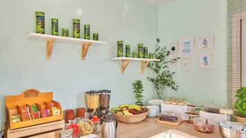 Café da manhã com buffet todos os dias (EUR 15 por pessoa)