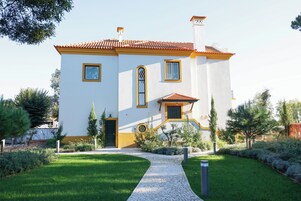 Villa | Cofre no quarto, com decoração personalizada 