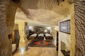Family Cave Suite | Roupa de alta qualidade, com decoração personalizada 