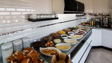 Pequeno-almoço tipo buffet diário incluído