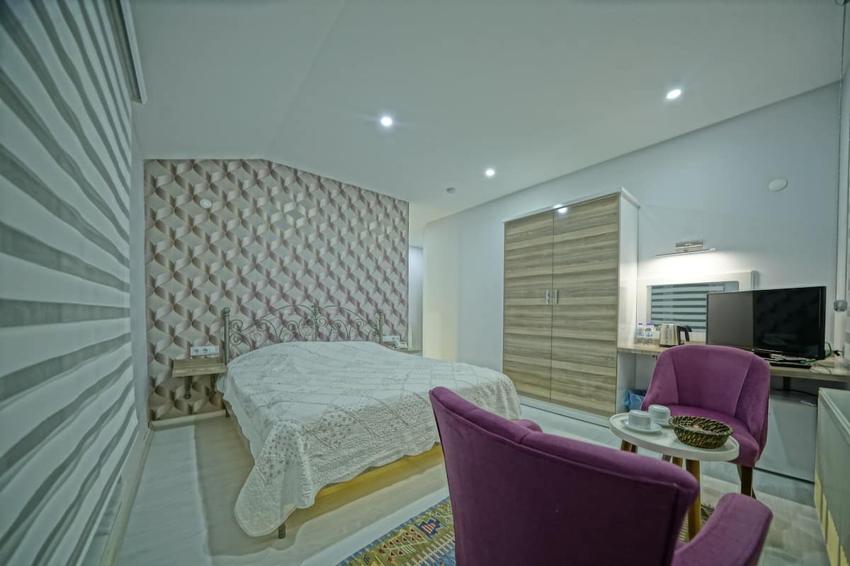 ZEMI | Roupas de cama premium, frigobar, escrivaninha