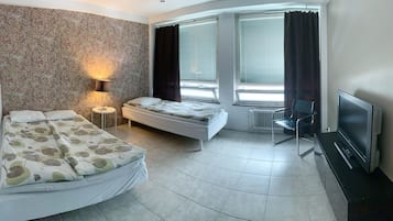 Quarto triplo, banheiro compartilhado | Wi-Fi de cortesia, roupa de cama