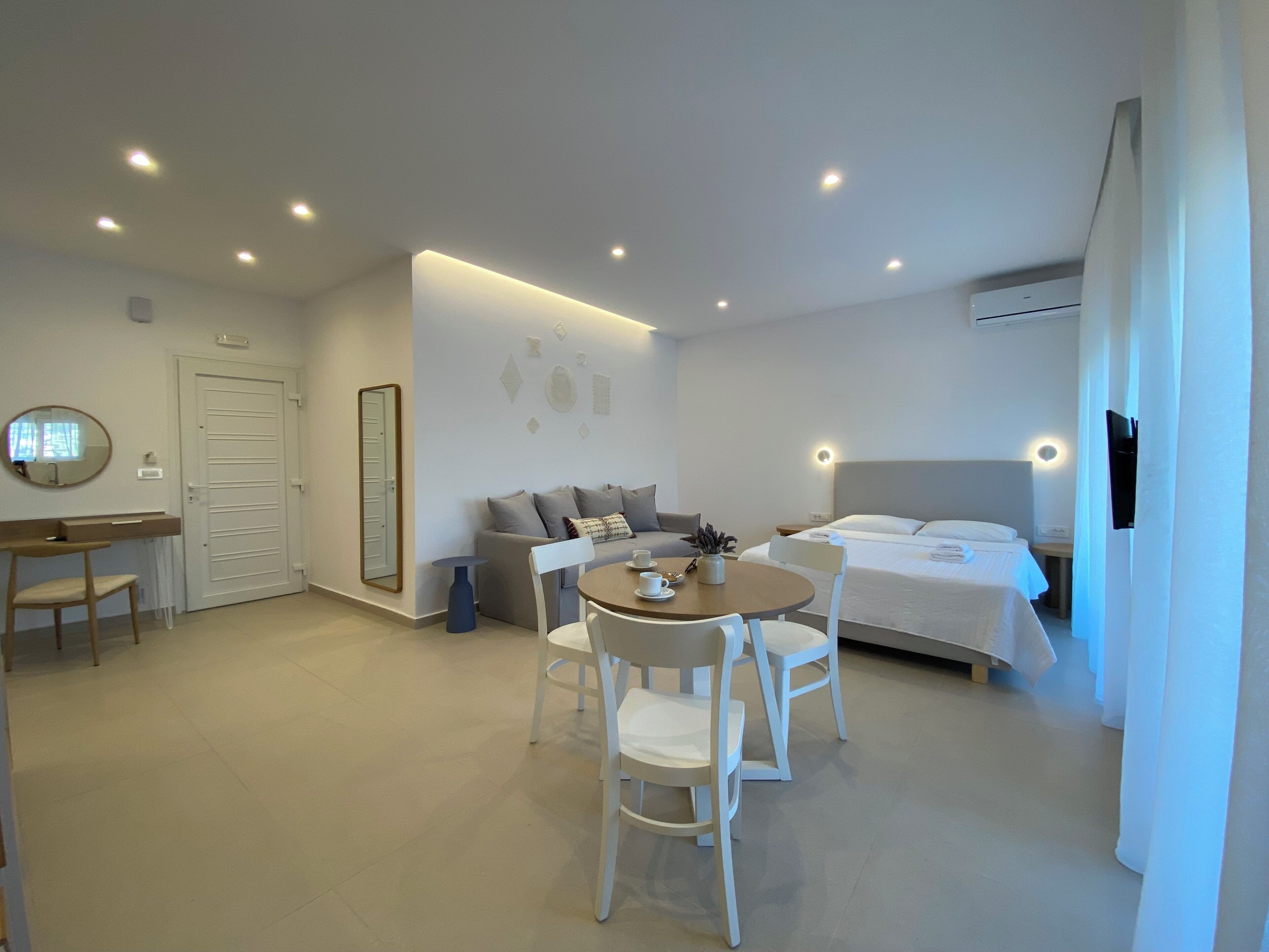 Estúdio conforto | Cofres nos quartos, individualmente decorados