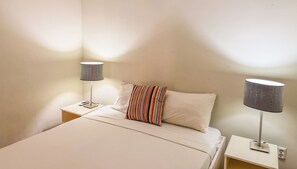 Apartamento Familiar, 2 quartos | Roupa de alta qualidade, cofre no quarto, com decoração personalizada 