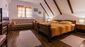 Quarto casal luxo, vista para a montanha | 1 quarto, roupas de cama premium, cofres nos quartos, escrivaninha