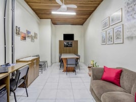 Área de estar no saguão