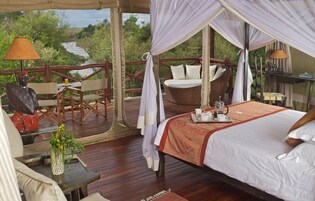 Roupa de alta qualidade, camas de colchão pillowtop, cofre no quarto 