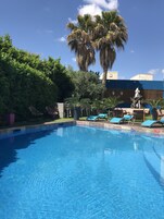 Piscina exterior sazonal 