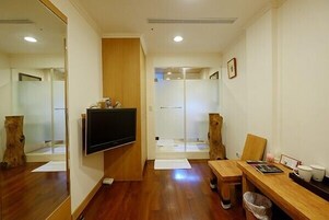 Quarto casal standard (202) | Cortinas blackout, Wi-Fi de cortesia, roupa de cama