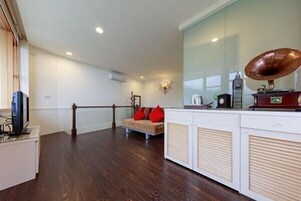 Quarto Duplo Standard | Sala de estar | Televisor LED 