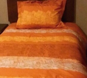 Casa Familiar, 4 quartos, casa de banho anexa, vista para o jardim | 4 quartos, roupa de alta qualidade, secretária, Wi-fi grátis 
