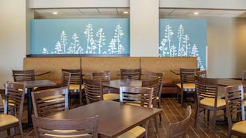 Pequeno-almoço tipo buffet diário incluído