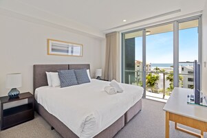 Apartamento, vista para o oceano (2.5 Bedroom) | Secretária adequada para computadores portáteis, quartos insonorizados