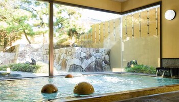 Banheira de hidromassagem interior