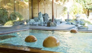 Banheira de hidromassagem interior