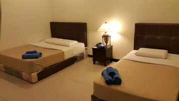 Quarto superior | Escrivaninha, quartos à prova de som, ferros/tábuas de passar roupa