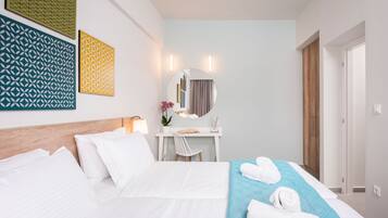 Apartamento superior | Cofres nos quartos, escrivaninha, cortinas blackout