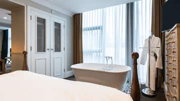 Suite | Roupa de alta qualidade, minibar, cofre no quarto