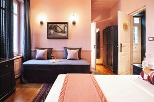 Quarto casal sênior, vista para a montanha | Roupas de cama premium, escrivaninha, quartos à prova de som