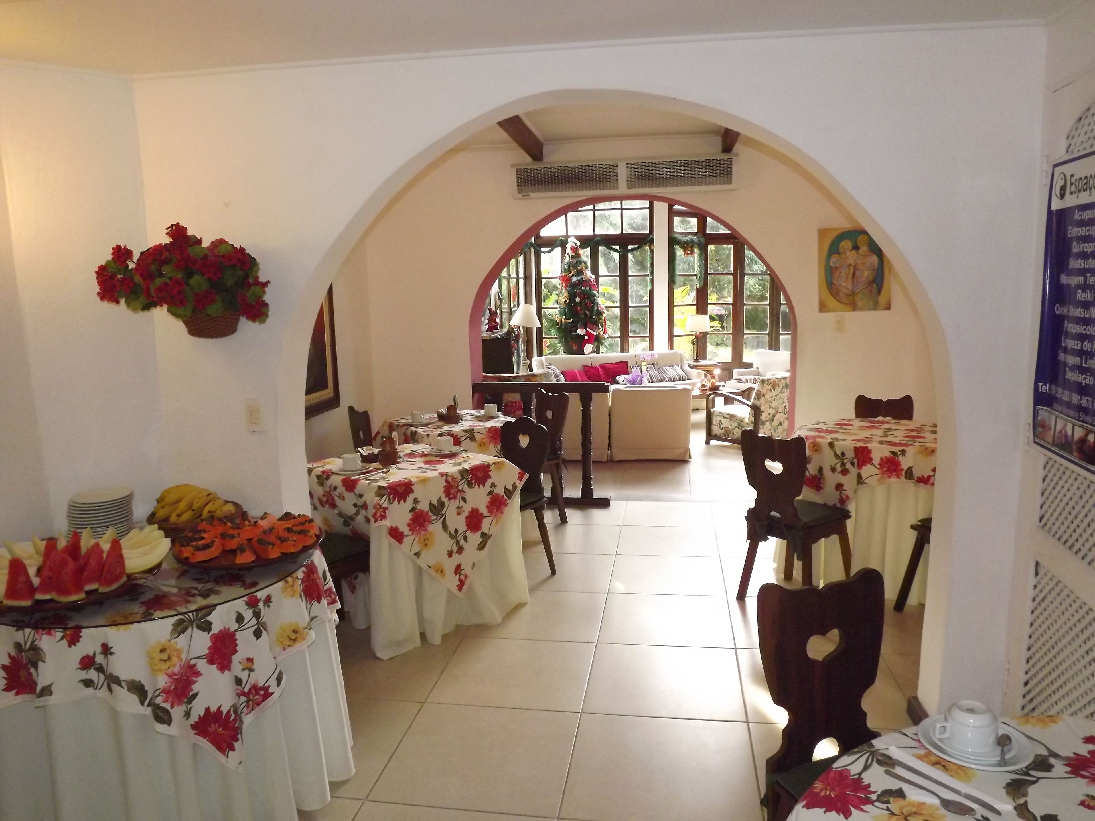 Café da manhã com buffet grátis todos os dias
