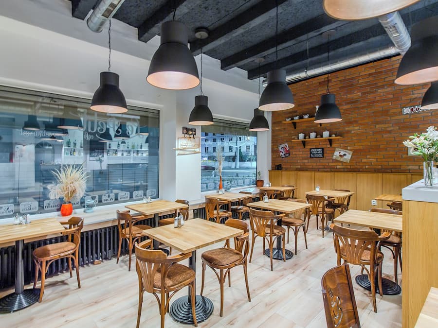 Pequeno-almoço tipo buffet diário (12 EUR por pessoa)