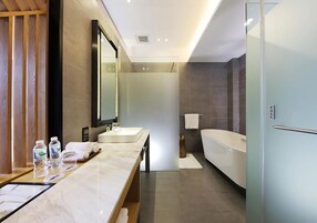 Suite-Estúdio Júnior | Minibar grátis, cofre no quarto, quartos insonorizados 