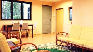 Chalé família, 2 quartos | Sala de estar