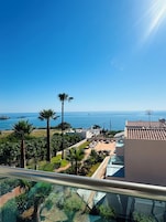 Double Room, Garden or Inland View | Vista para a praia ou o mar