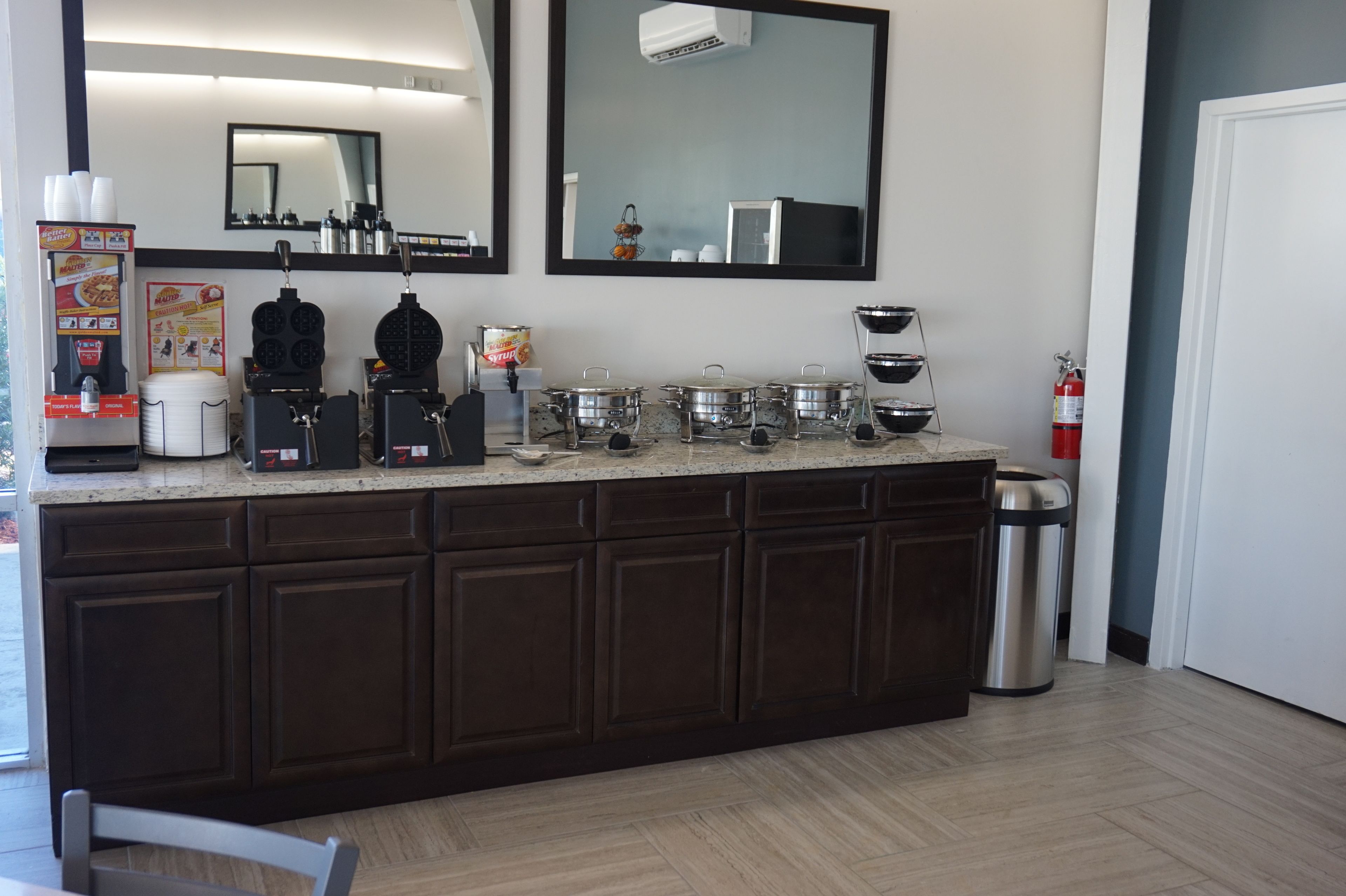 Café da manhã com buffet grátis todos os dias