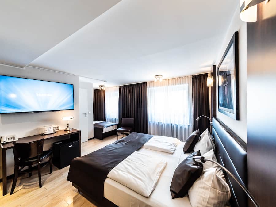 Quarto Triplo | Minibar, secretária, cortinas/cortinados opacos, quartos insonorizados