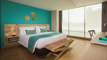 Quarto júnior | Roupas de cama premium, cofres nos quartos, escrivaninha