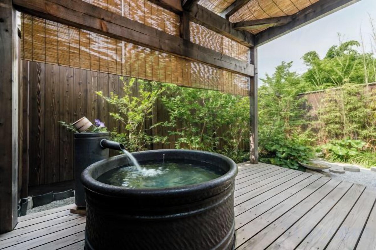 Hojicha Japanese-Style Suite With Open-Air Bath