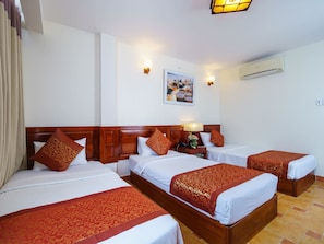 Quarto Triplo Superior | Cofre no quarto, secretária, camas desdobráveis, Wi-fi grátis 