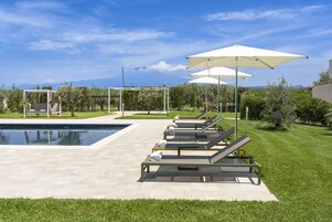 Piscina exterior sazonal 