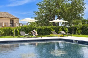 Piscina exterior sazonal 