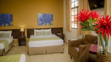 Quarto Quádruplo Standard | Secretária, Wi-fi grátis, roupa de cama fornecida