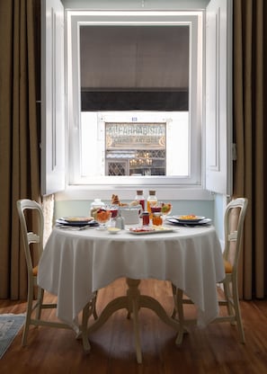 Suíte luxo | Opções para refeição no quarto