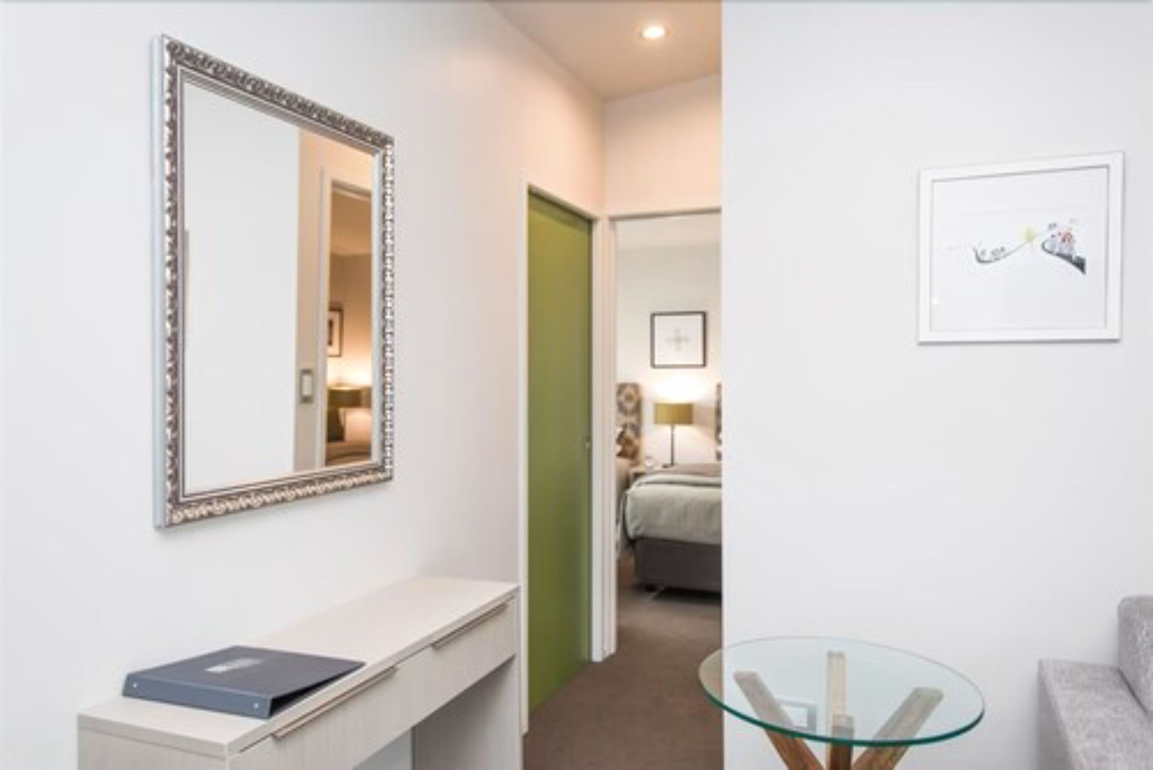 Suíte premium, 2 quartos | Roupas de cama premium, cofres nos quartos, escrivaninha