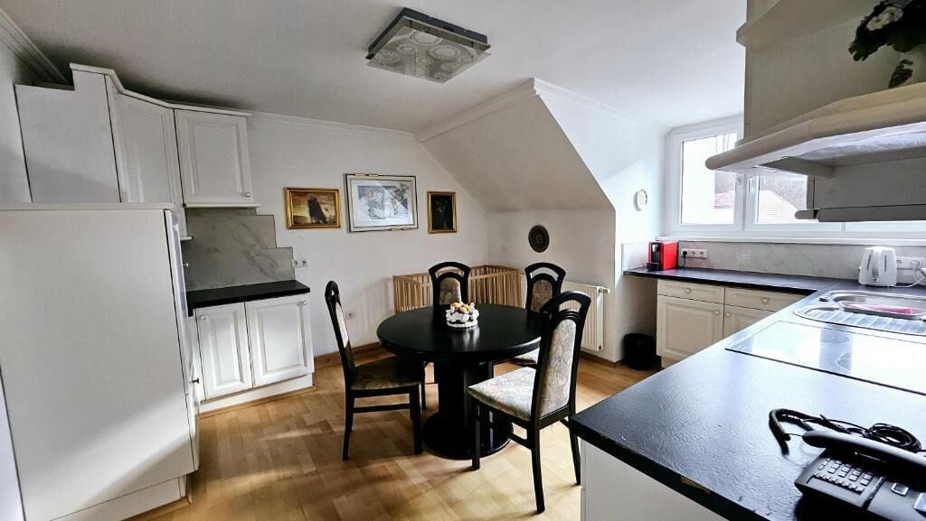 Apartamento, 2 quartos | Área de estar | TV de tela plana 55 polegadas com canais via satélite, TV