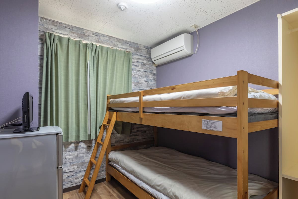 Quarto Twin, não fumadores, casa de banho partilhada (Bunk bed) | Ferro/tábua de engomar, Wi-fi grátis 