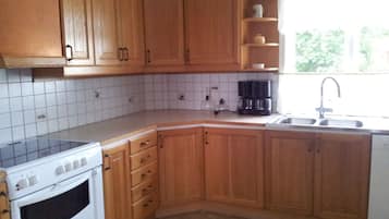 Casa Familiar | Cozinha privada | Um frigorífico, um micro-ondas, uma cafeteira/bule