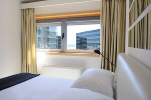 Apartamento panorâmico, 3 quartos, cozinha, vista para a cidade | Cofres nos quartos, individualmente decorados