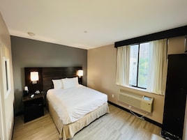 Quarto Standard, 1 cama queen-size | Quartos insonorizados, internet de alta velocidade, despertadores