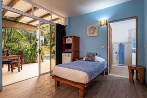 Estúdio, 1 quarto, acessível (Blue) | Roupa de alta qualidade, cofre com capacidade para portátil 